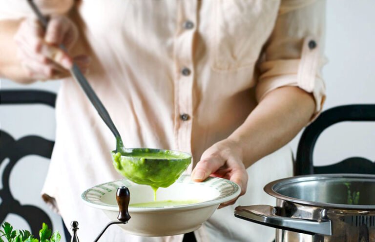 Easy Tips for Ladling Soup into a Bowl Without Spilling